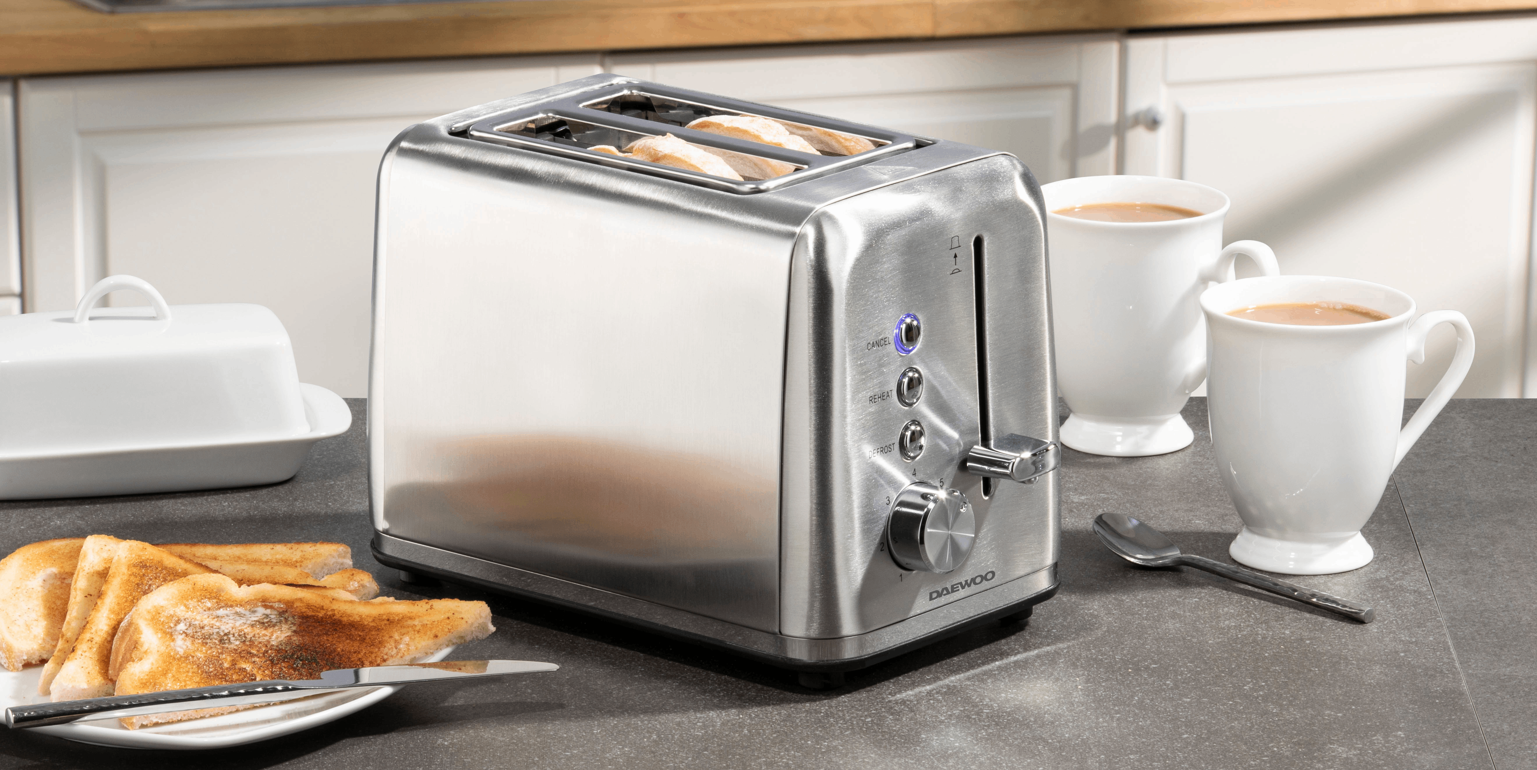 Quick and Easy Guide: How to Clean a Toaster Properly - Daewoo ...